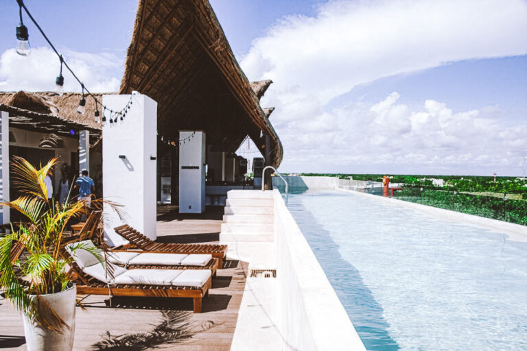 Onde ficar em Tulum: pueblo ou zona hoteleira?