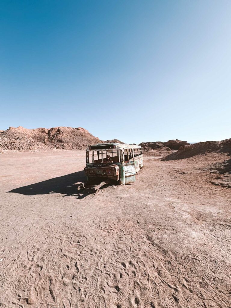 Magic Bus Atacama: dicas para visitar o ônibus do deserto