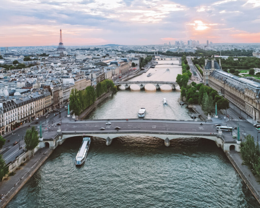 Passeio de barco pelo rio Sena: vale a pena? quanto custa?